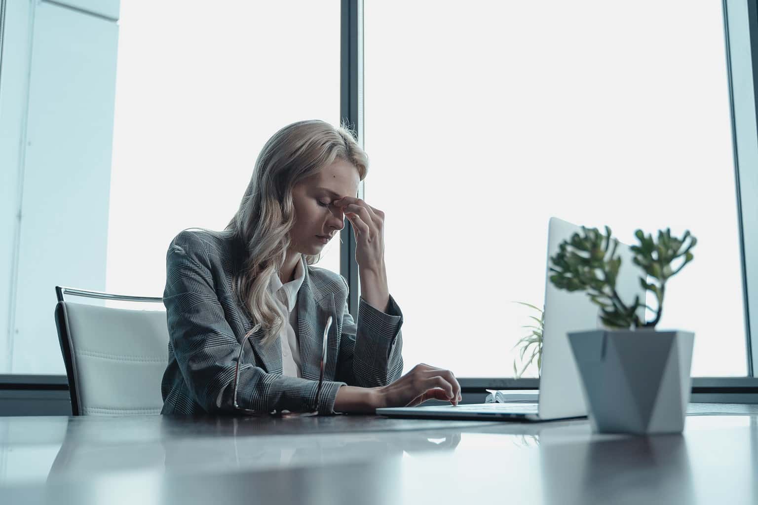 6 Signs That You're Exhausted (Not Just Tired) | Life by Daily Burn
